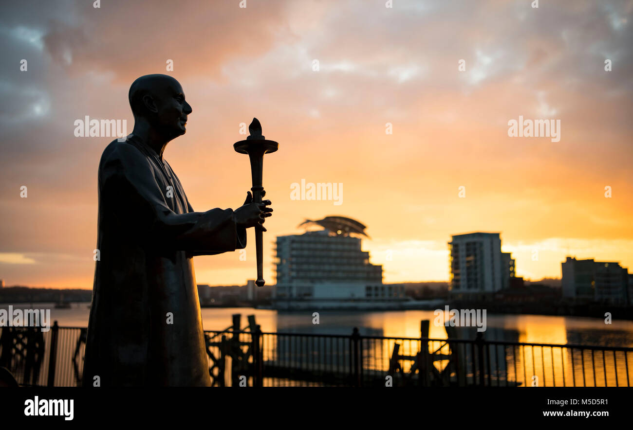 Cardiff bay and cardiff city hi-res stock photography and images - Alamy