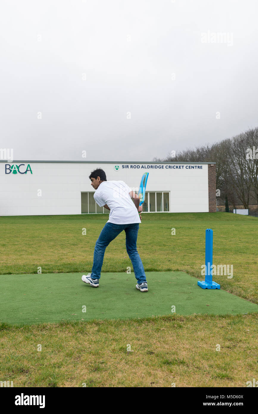 Cricket catching practice hi-res stock photography and images - Alamy