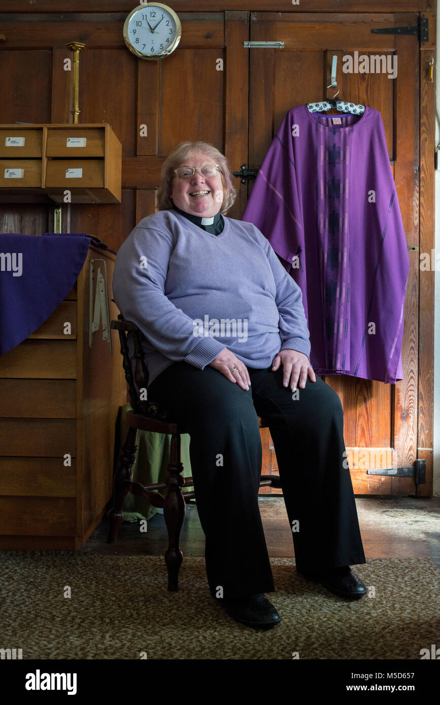 Female vicar hi-res stock photography and images - Alamy