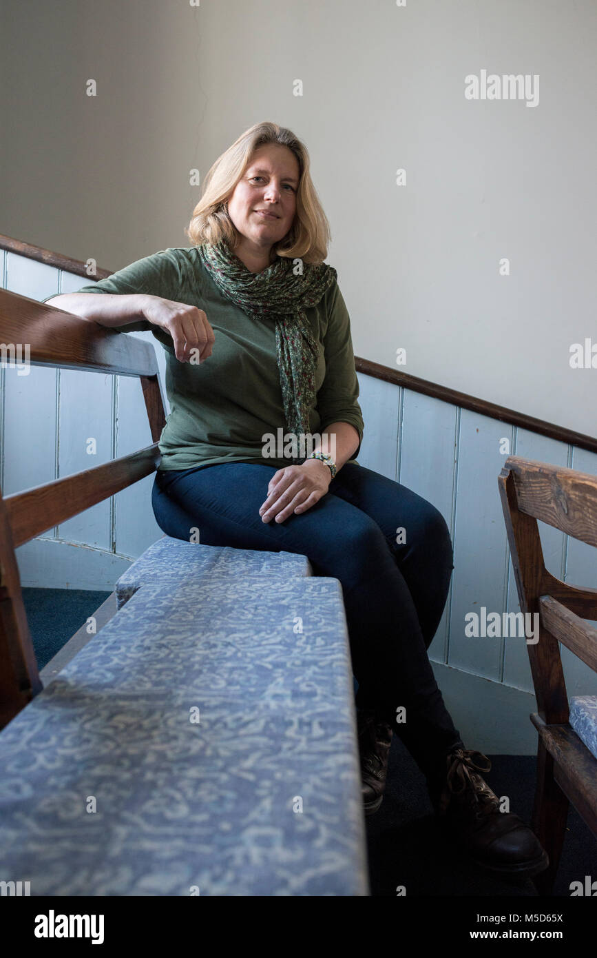 Quaker woman hi-res stock photography and images - Alamy