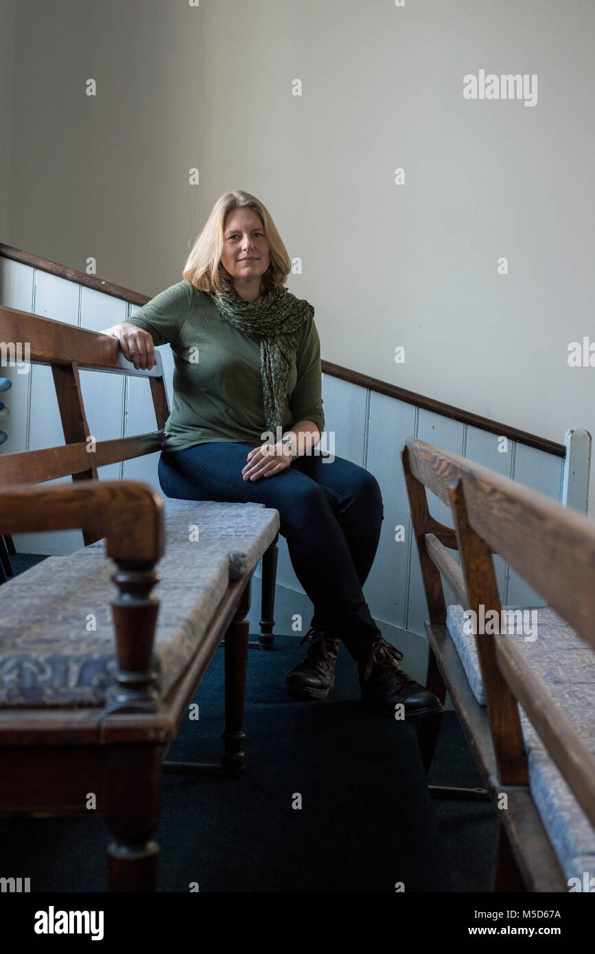 Quaker woman hi-res stock photography and images - Alamy