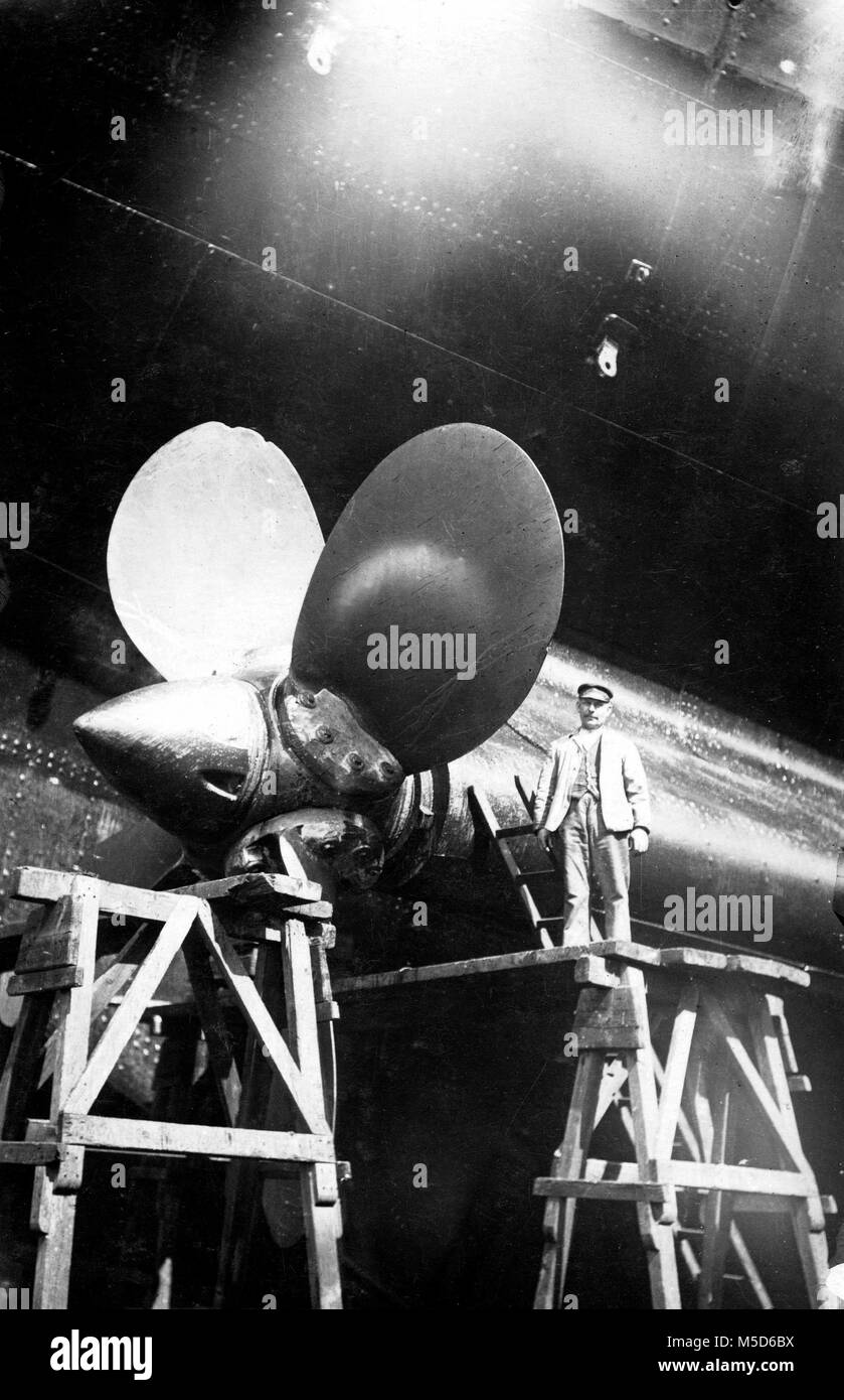 Ship screw hi-res stock photography and images - Alamy