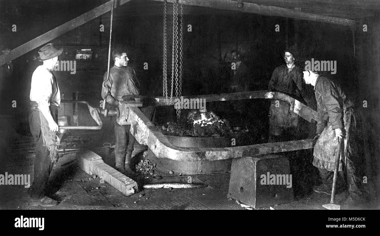 Steel building worker High Resolution Stock Photography and Images - Alamy