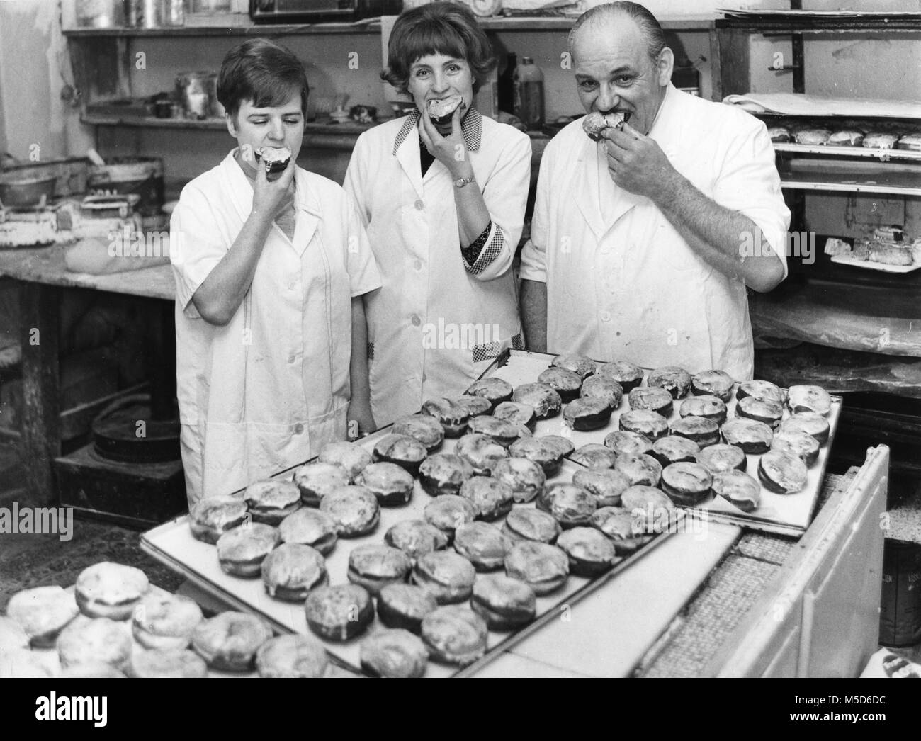 Cake shop berlin hi-res stock photography and images - Alamy