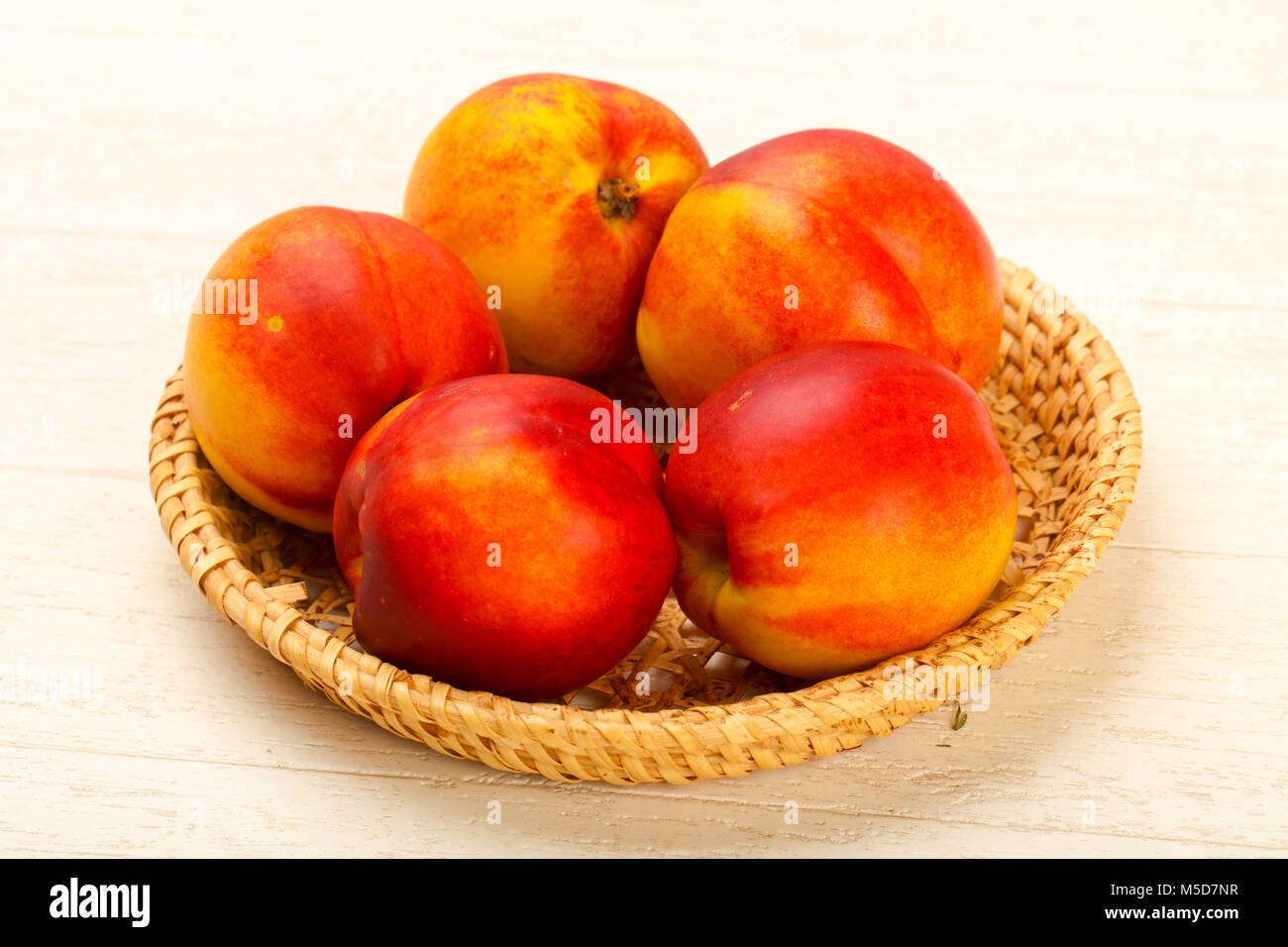 Ripe Nectarines heap Stock Photo - Alamy