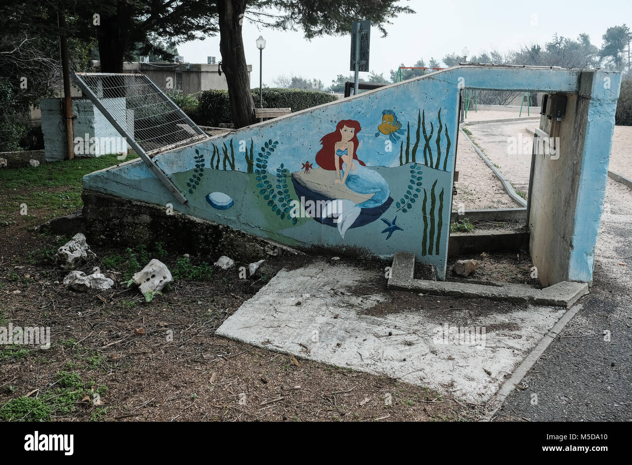 Israel lebanon fence hi-res stock photography and images - Alamy