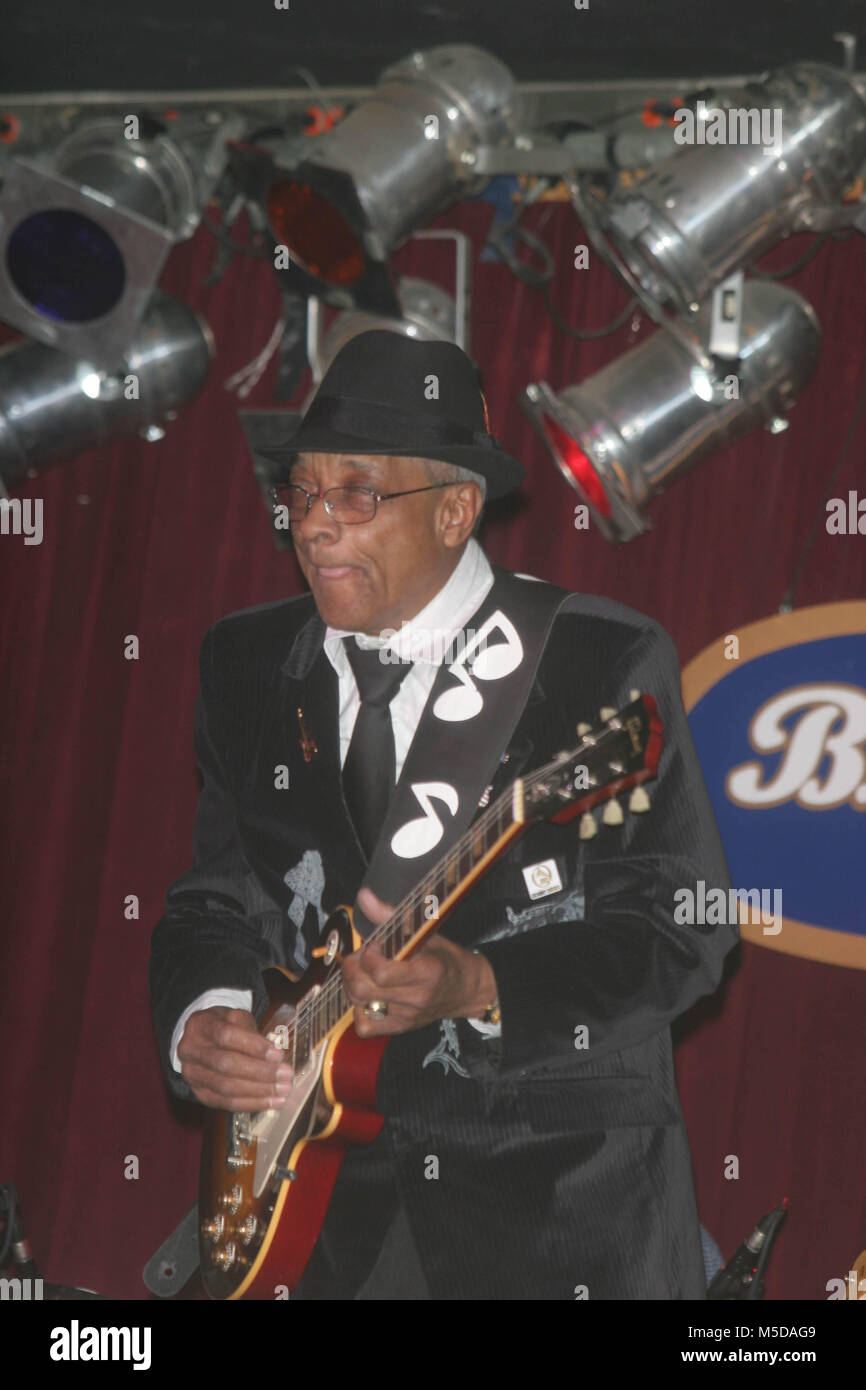 CelebrityArchaeology.com New York City 2006 FILE PHOTO HUBERT SUMLIN ...