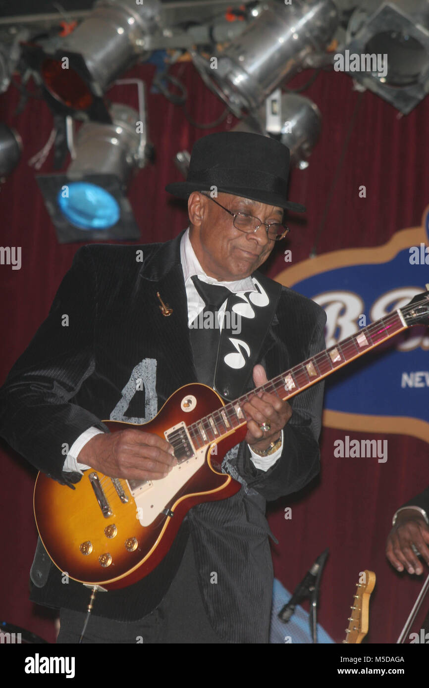 CelebrityArchaeology.com New York City 2006 FILE PHOTO HUBERT SUMLIN ...