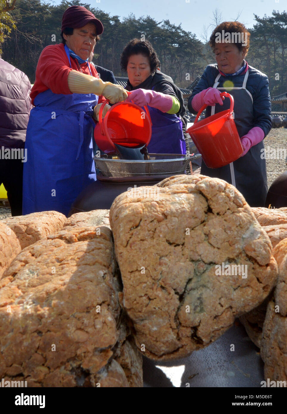 Doenjang hi-res stock photography and images - Alamy