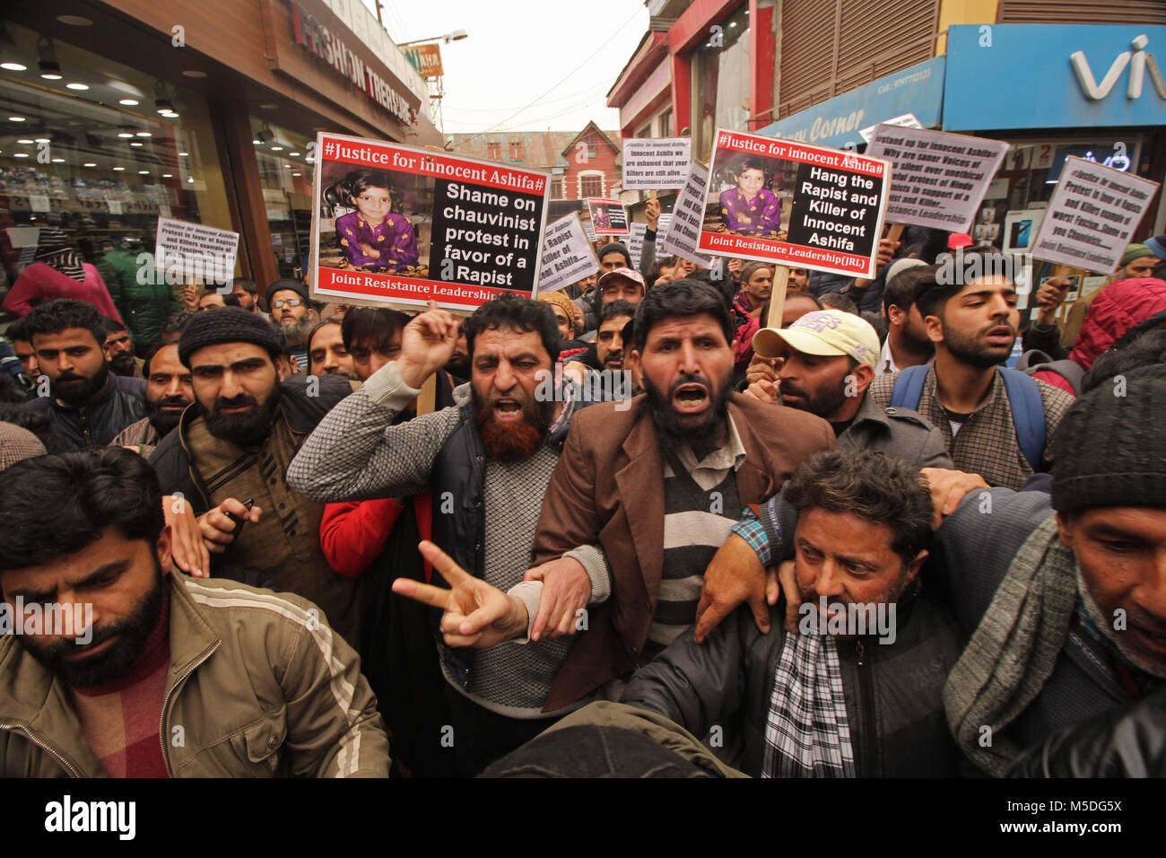 Srinagar, Jammu and Kashmir, India. 22nd Feb, 2018. Members of pro ...