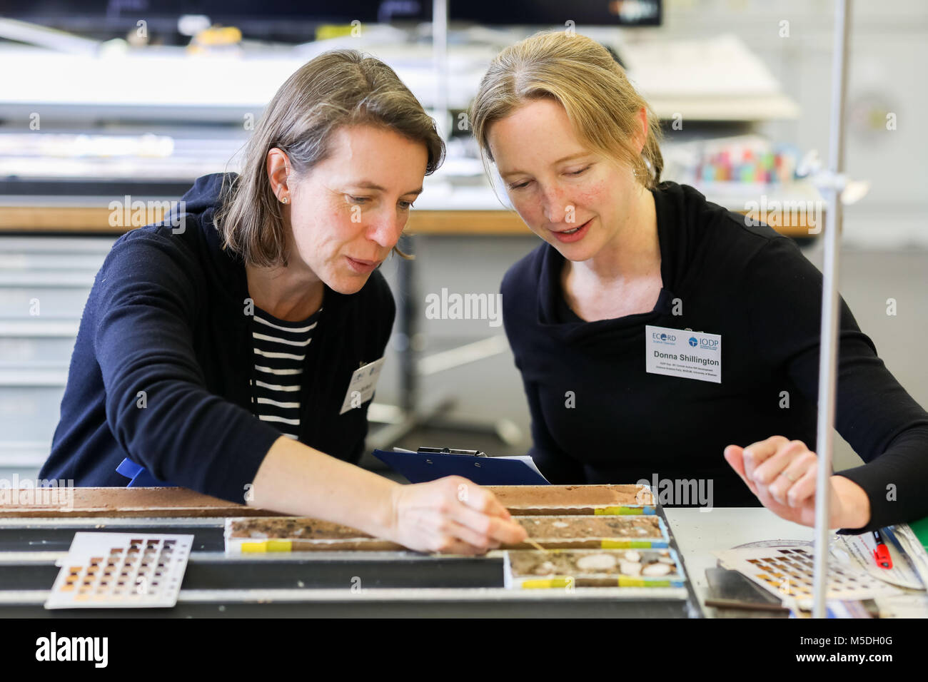 22 February 2018, Germany, Bremen: The scientists Lisa McNeill (L) from ...
