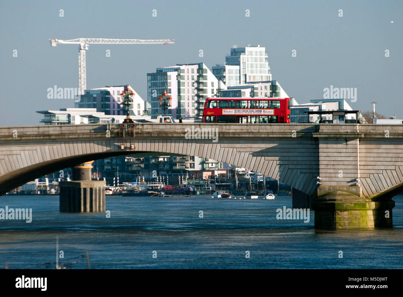 London, UK. 22nd Feb, 2018. Putney Bridge. Cold sunny day in Putney on ...