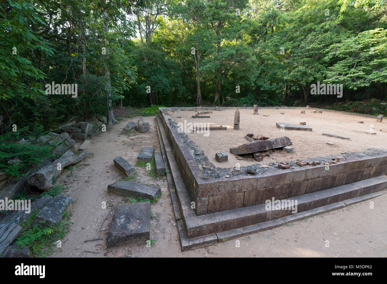 Ritigala forest monastery hi-res stock photography and images - Alamy