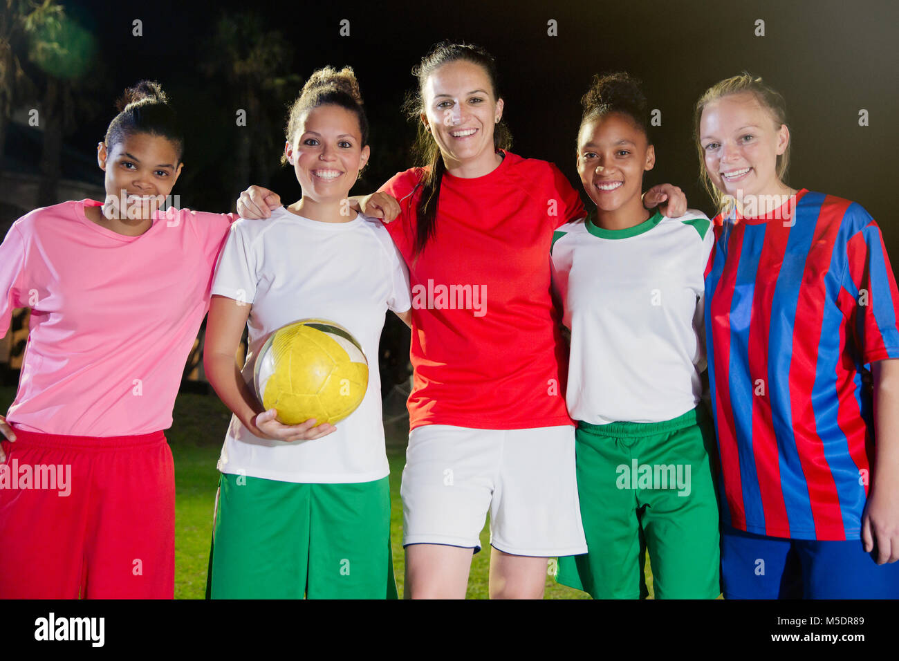 Team portrait front hi-res stock photography and images - Alamy