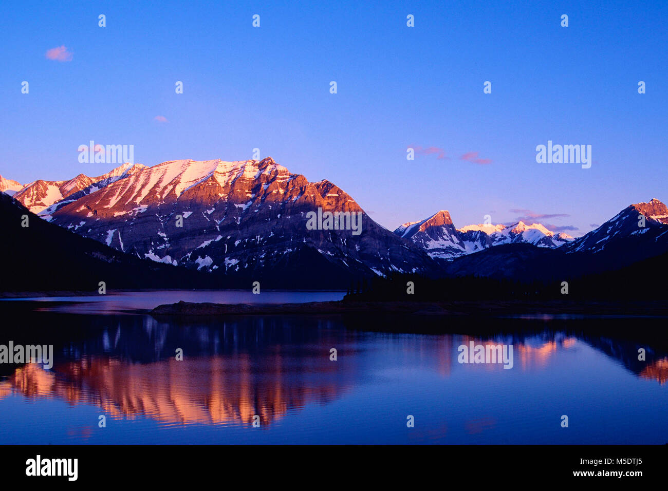 Upper Kananaskis Lake, mountain lake, Spray mountains, mountains, Mount ...
