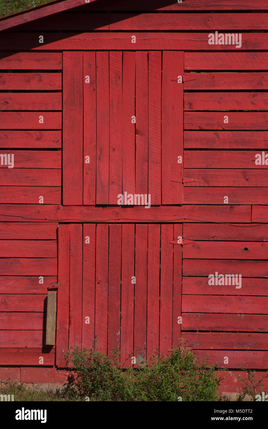 Side of a red barn in Georgia Stock Photo - Alamy