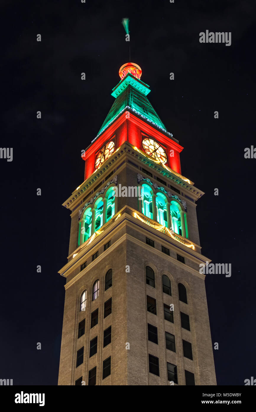 Red and green tower lights hi-res stock photography and images - Alamy