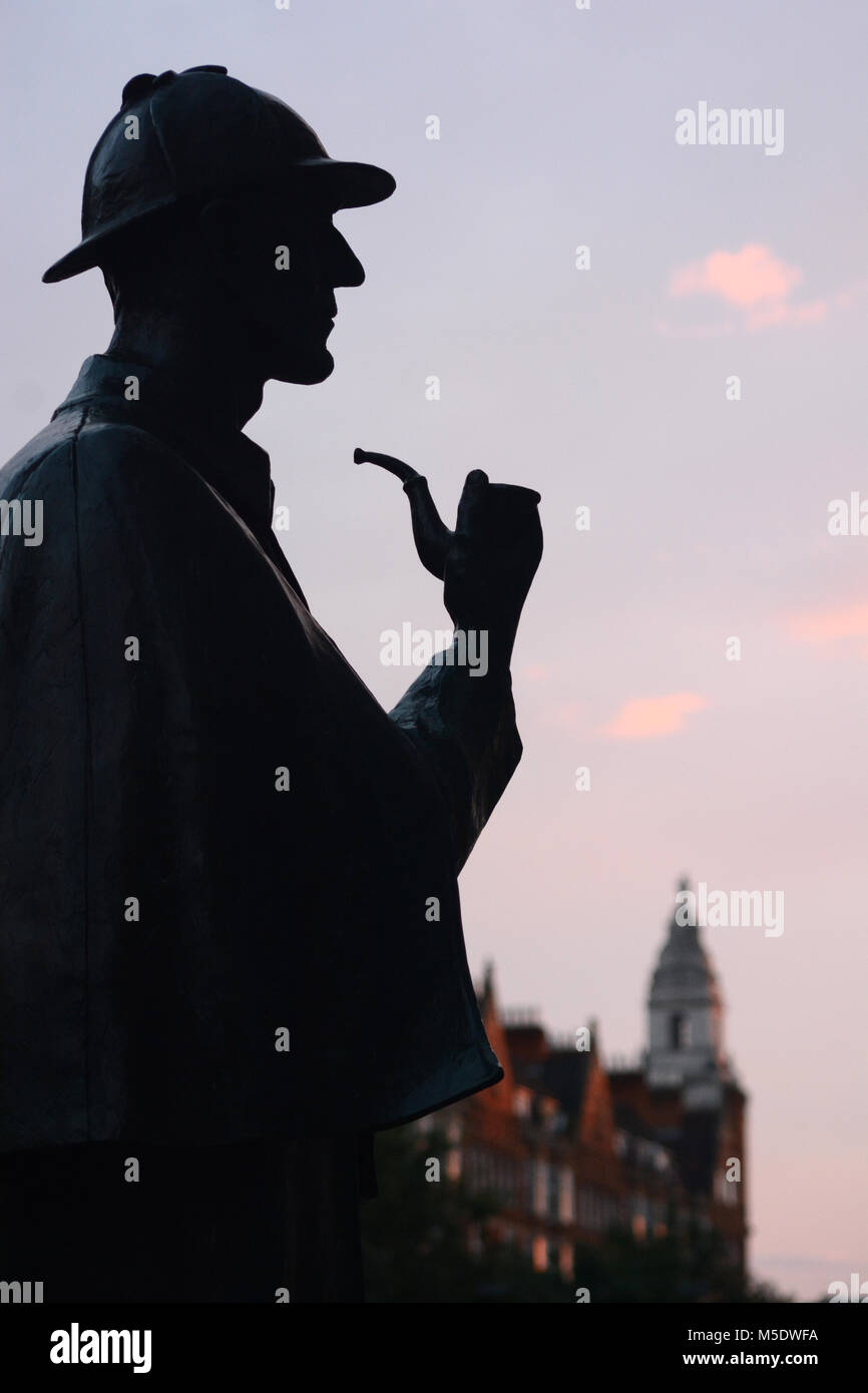 Sherlock holmes statue at baker street station hi-res stock photography ...