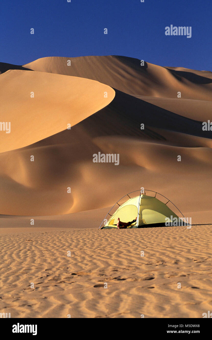 Niger. Agadez. Sahara desert. Sahel, Tenere desert. Sand dunes of ...