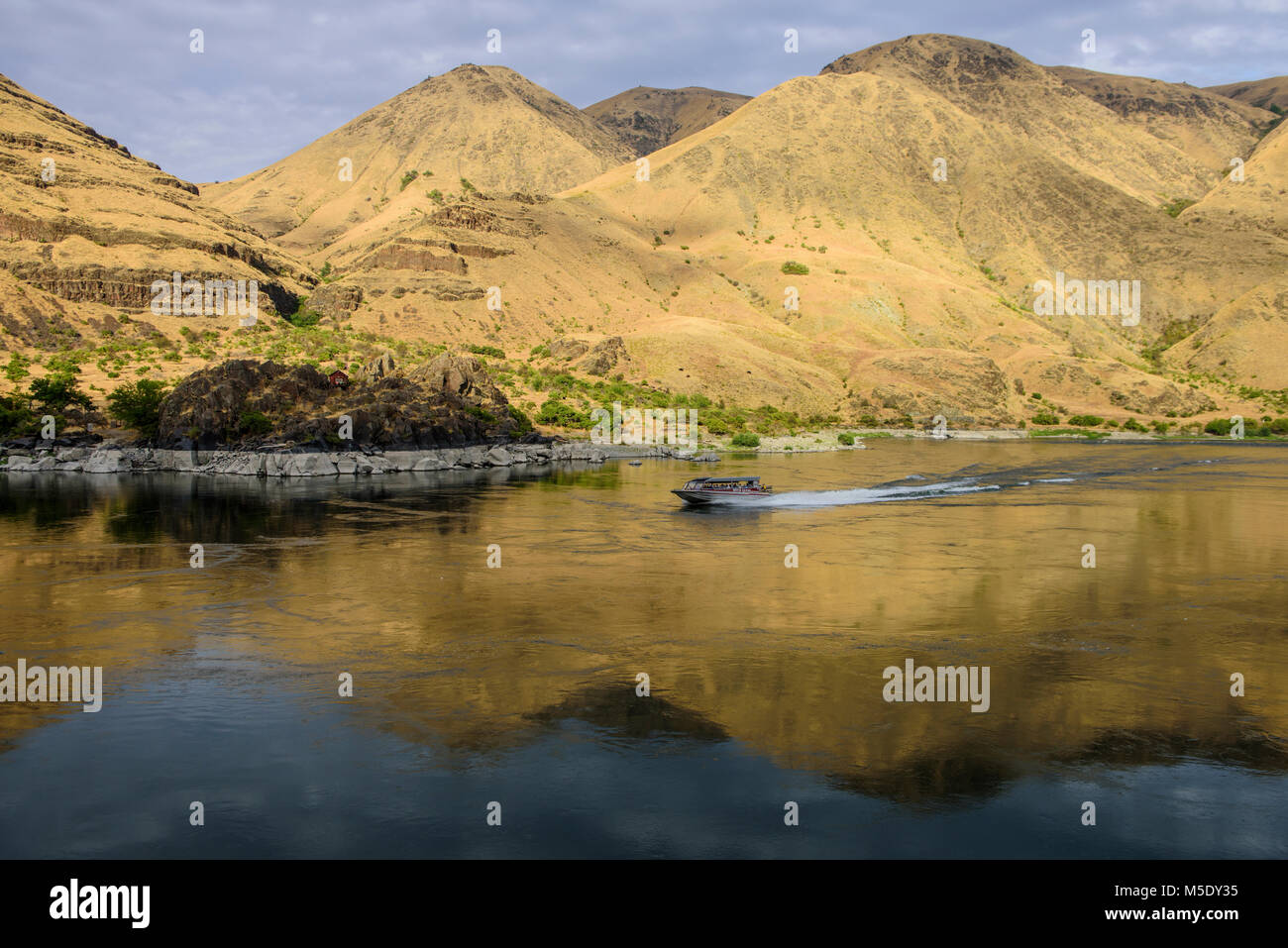 Boat on snake river hi-res stock photography and images - Alamy