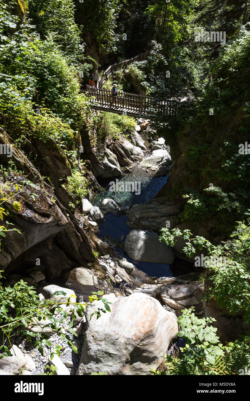 Gulch, water, brook, mountain, mountains, the Alps, wood, stones, stone ...