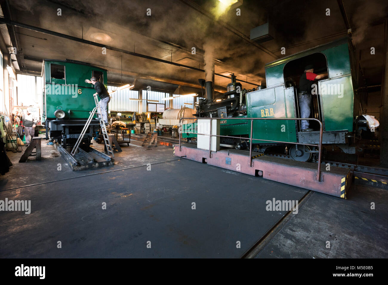 Railway workshop hi-res stock photography and images - Alamy