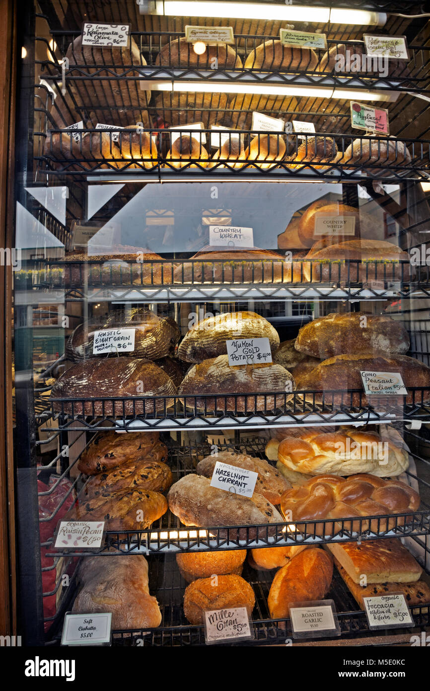 Bread bakery display hi-res stock photography and images - Alamy
