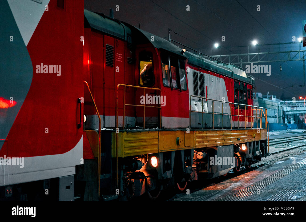 train at the station at night Stock Photo - Alamy