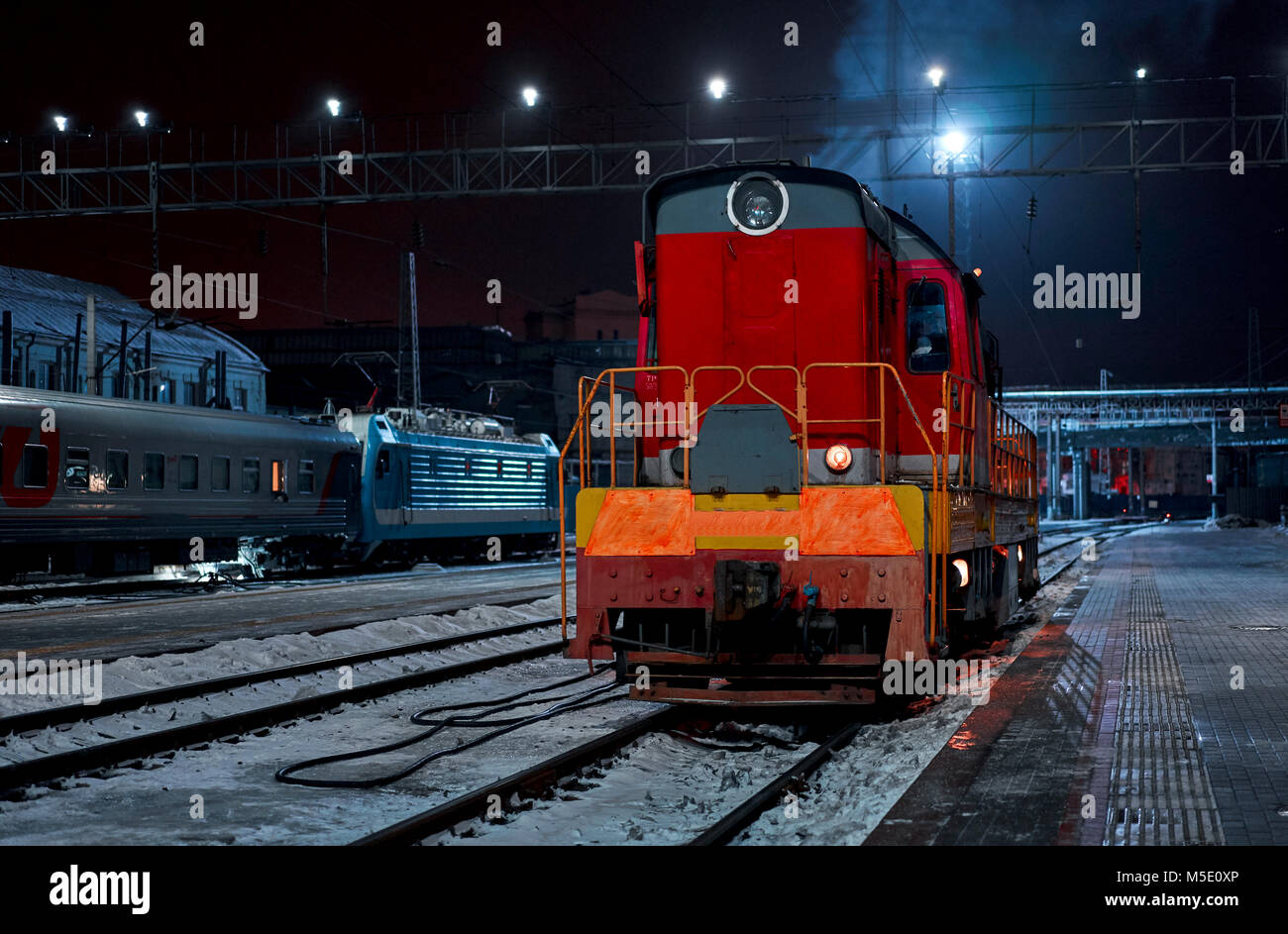 train at the station at night Stock Photo - Alamy