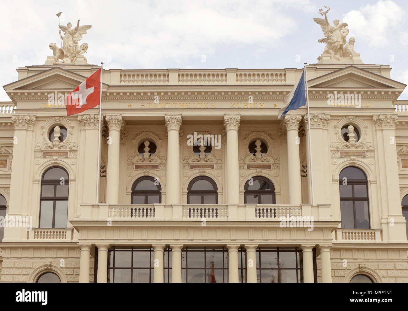 Zurich Opera House (Opernhaus Zurich Stock Photo - Alamy