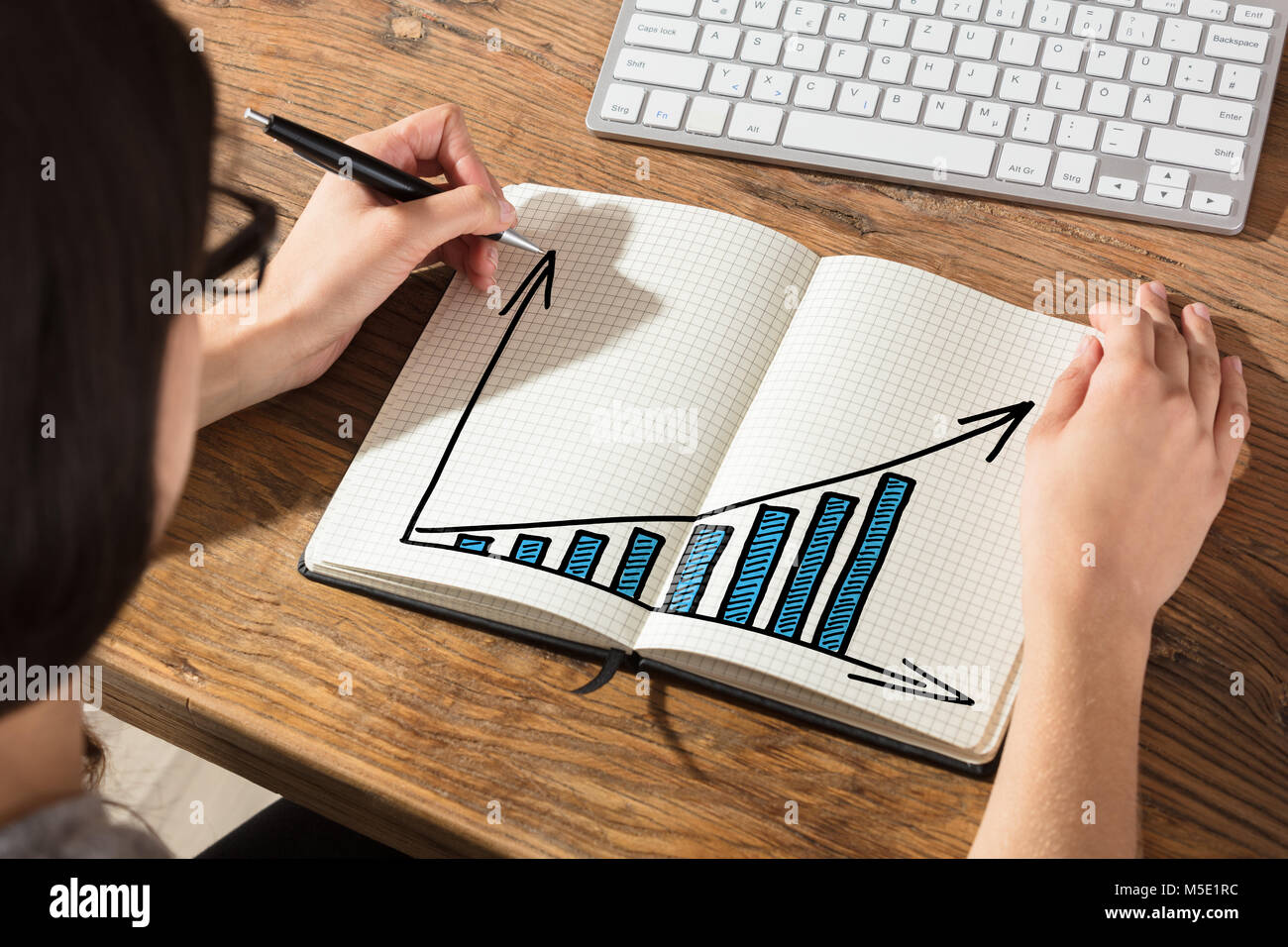 Sketch a graph hi-res stock photography and images - Alamy