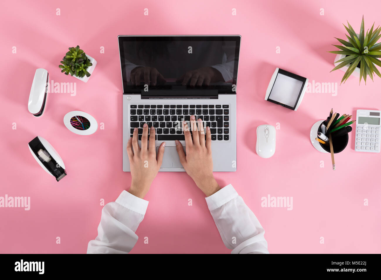 Close up black woman typing hi-res stock photography and images - Alamy
