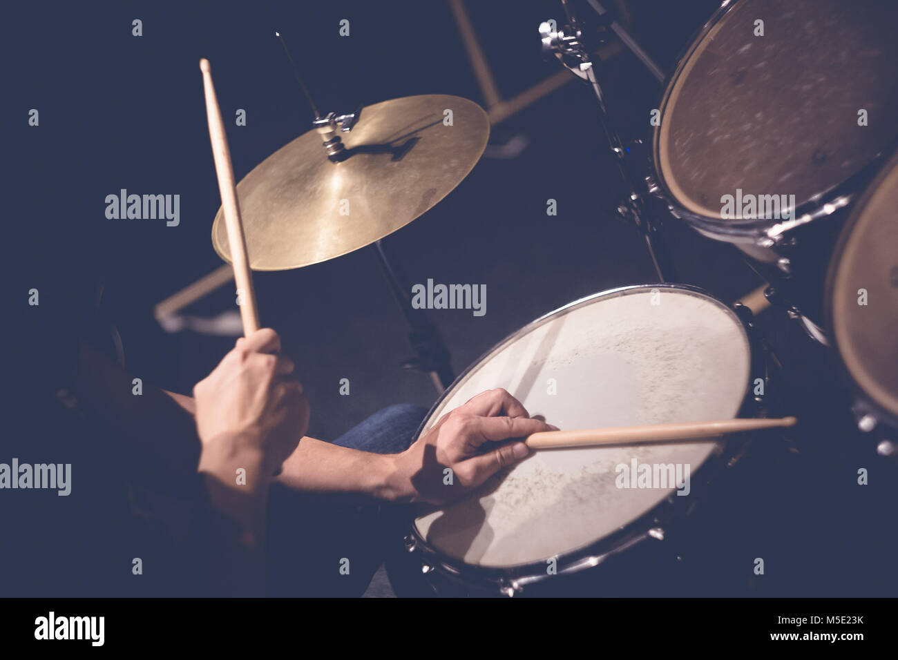 Drummer sitting at drum kit hi-res stock photography and images - Alamy