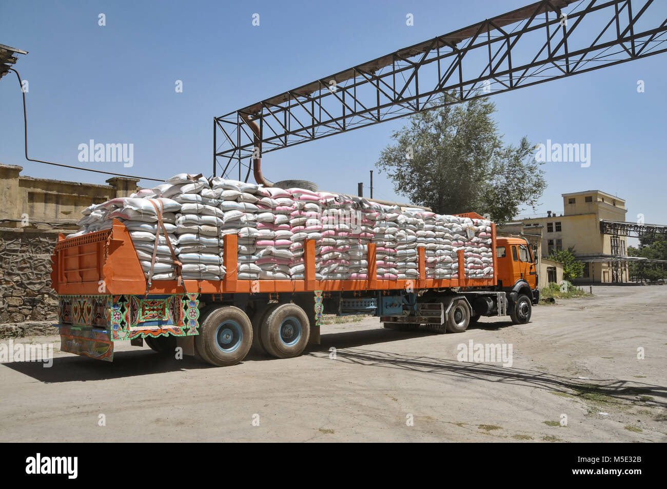 Flour transporting hi-res stock photography and images - Alamy