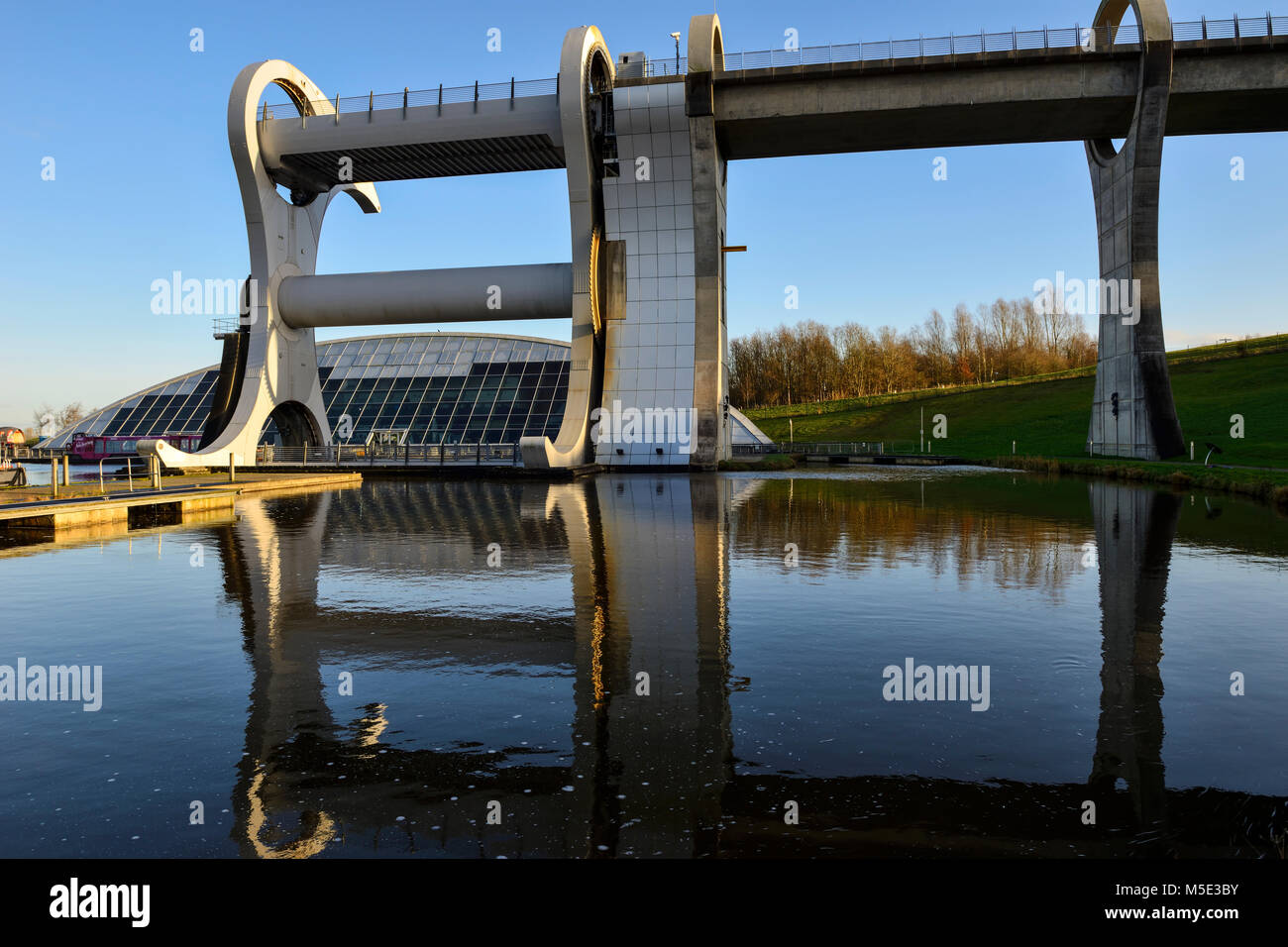 Falkirk Wheel rotating boat lift linking the Forth and Clyde Canal with ...