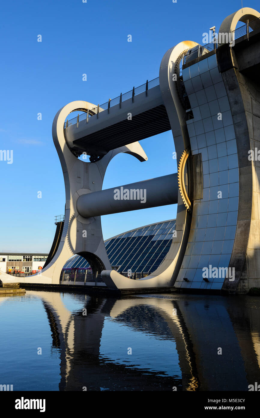 Falkirk Wheel rotating boat lift linking the Forth and Clyde Canal with ...