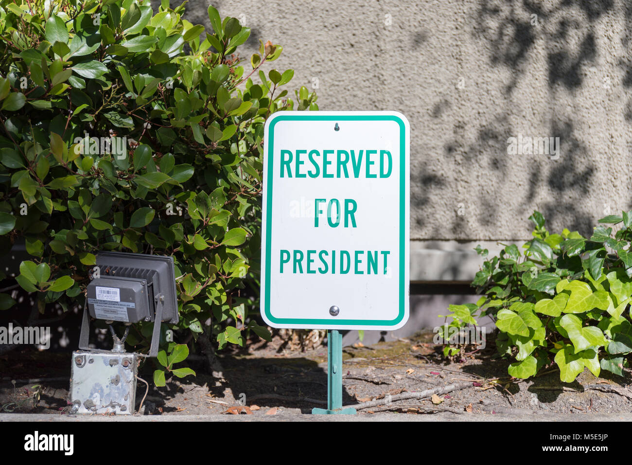 Reserved parking signs hi-res stock photography and images - Alamy