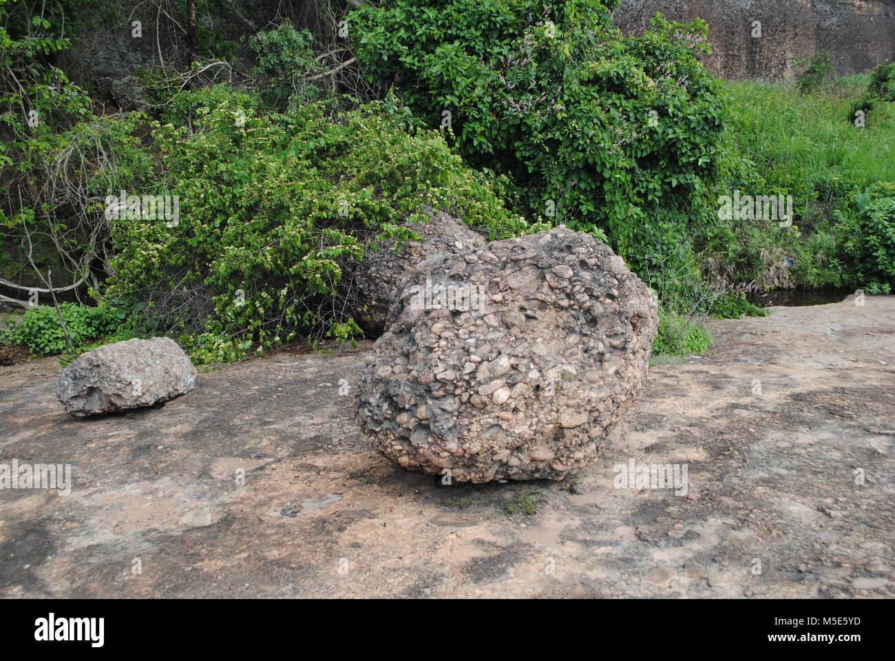 The Pungo Andongo Black Rocks are located in the municipality of Kacuso ...