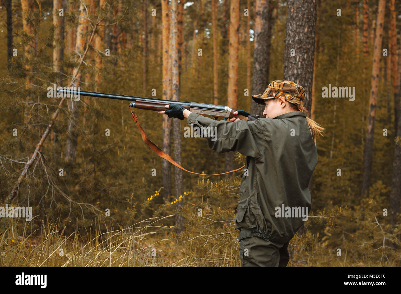 Woman hunter in the woods. Autumn hunting season. Hunting Conceptual ...