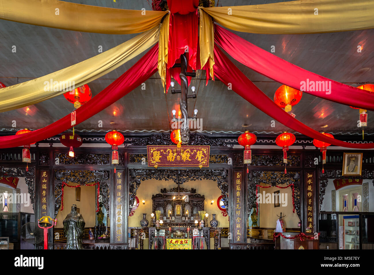 Interior Chinese temple in Indonesia Stock Photo - Alamy