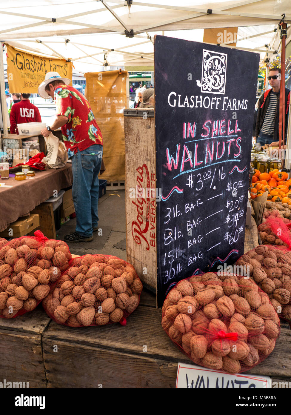 WALNUTS MARKET STALL USA Farmers Market stall specialising in walnuts ...