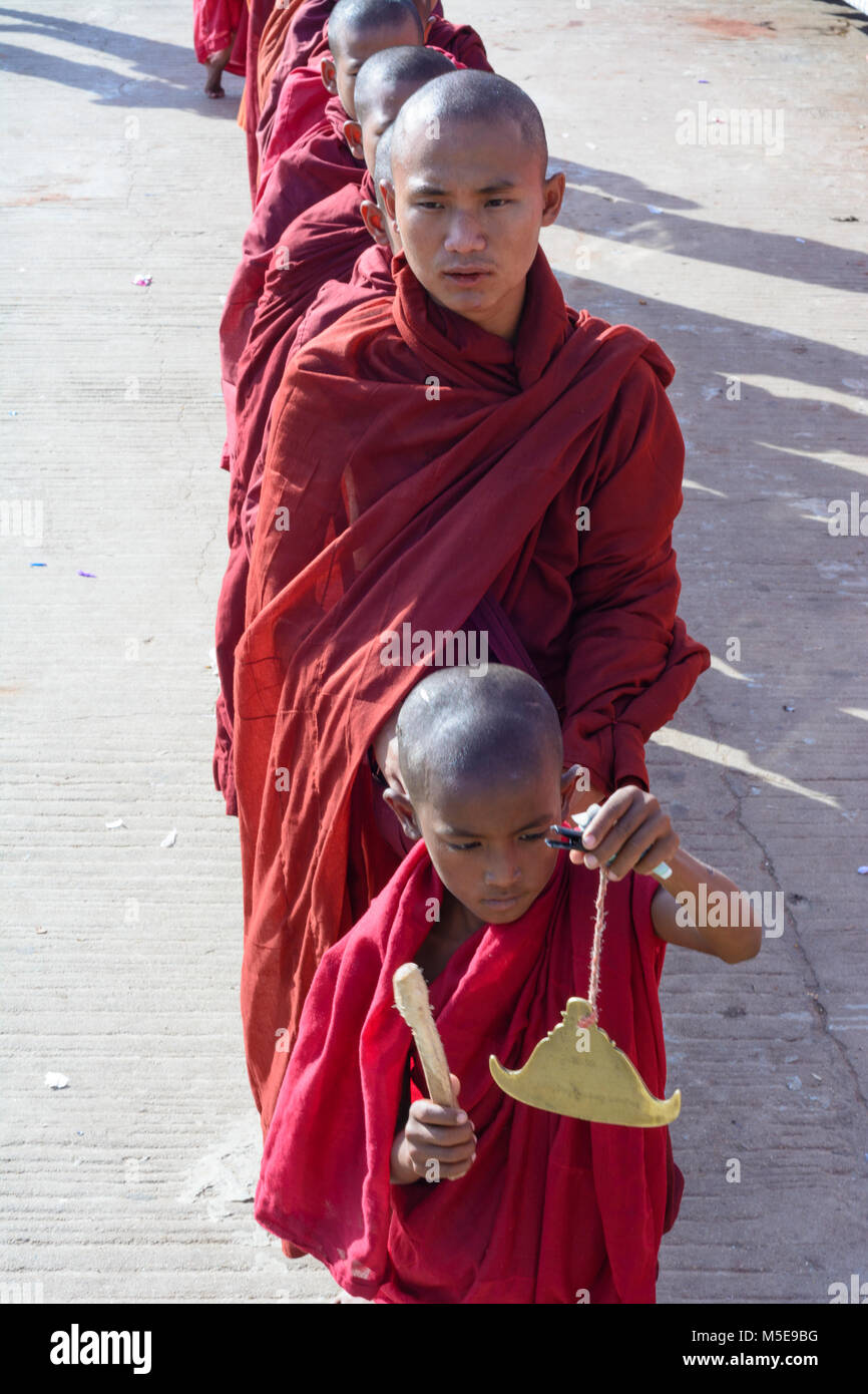 Kyaikto: monks collecting alms at mount Kyaiktiyo Pagoda (Golden Rock ...