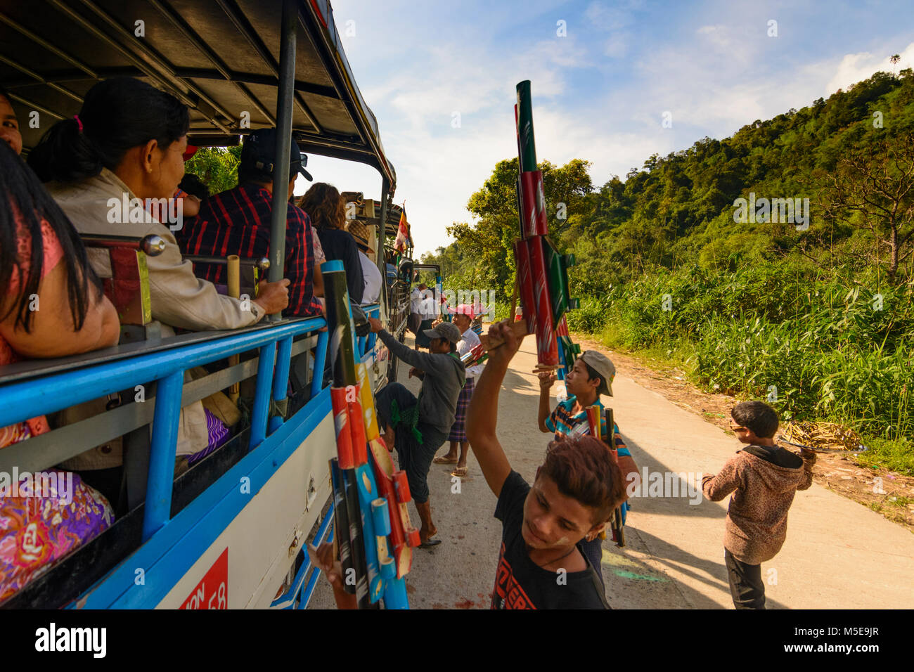 Myanmar guns hi-res stock photography and images - Alamy