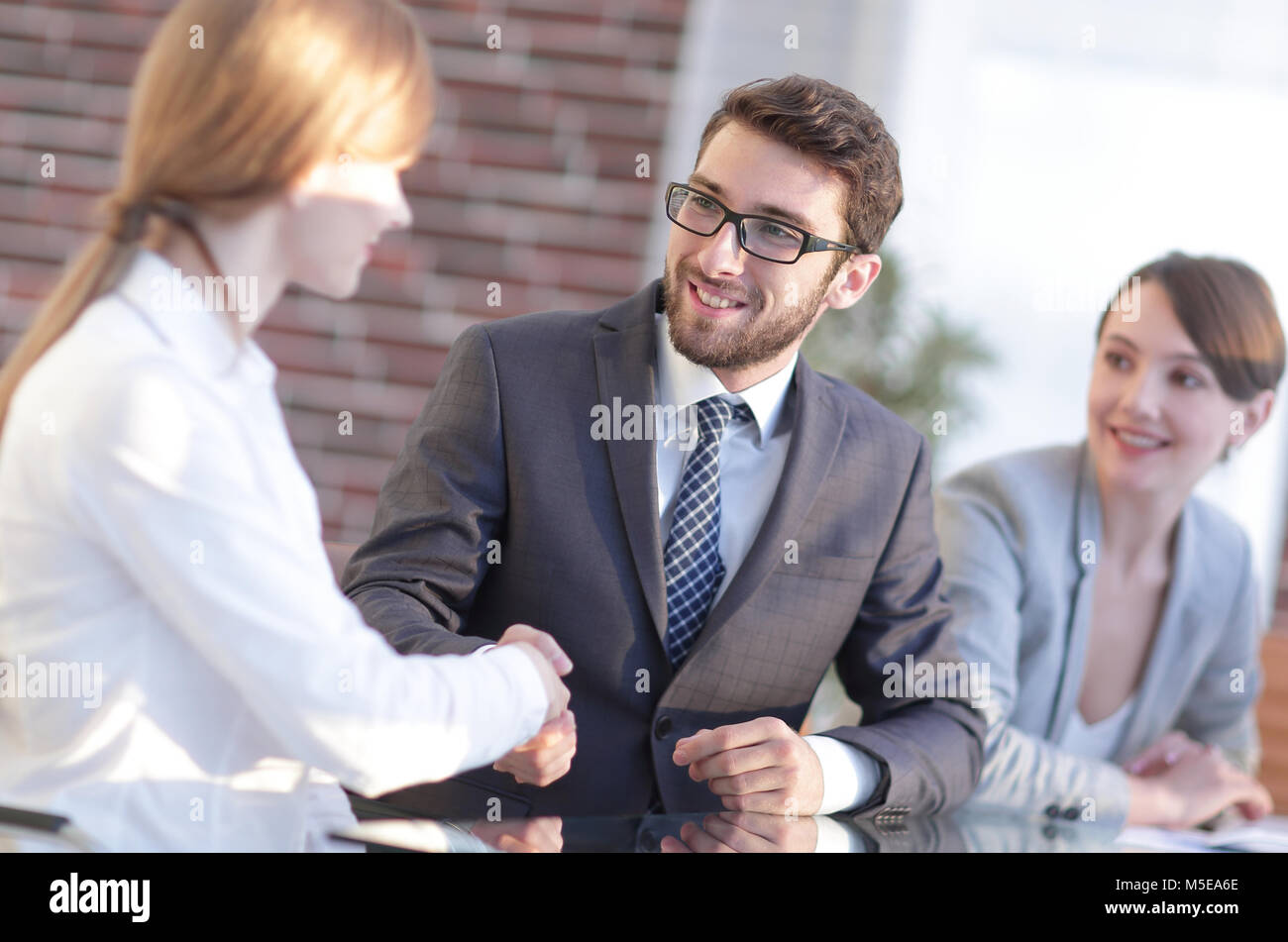 friendly handshake between colleagues in the office Stock Photo - Alamy