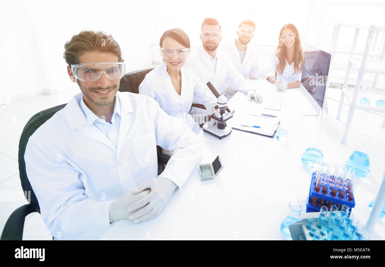 Male scientist and the team in the lab Stock Photo - Alamy
