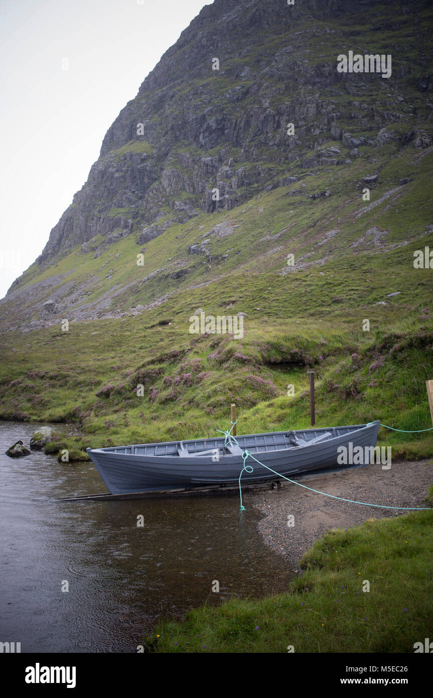 Loch scotland boat hi-res stock photography and images - Alamy