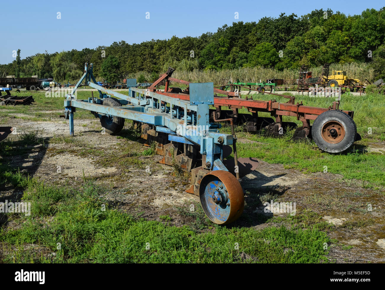 Combines on trailers hi-res stock photography and images - Alamy