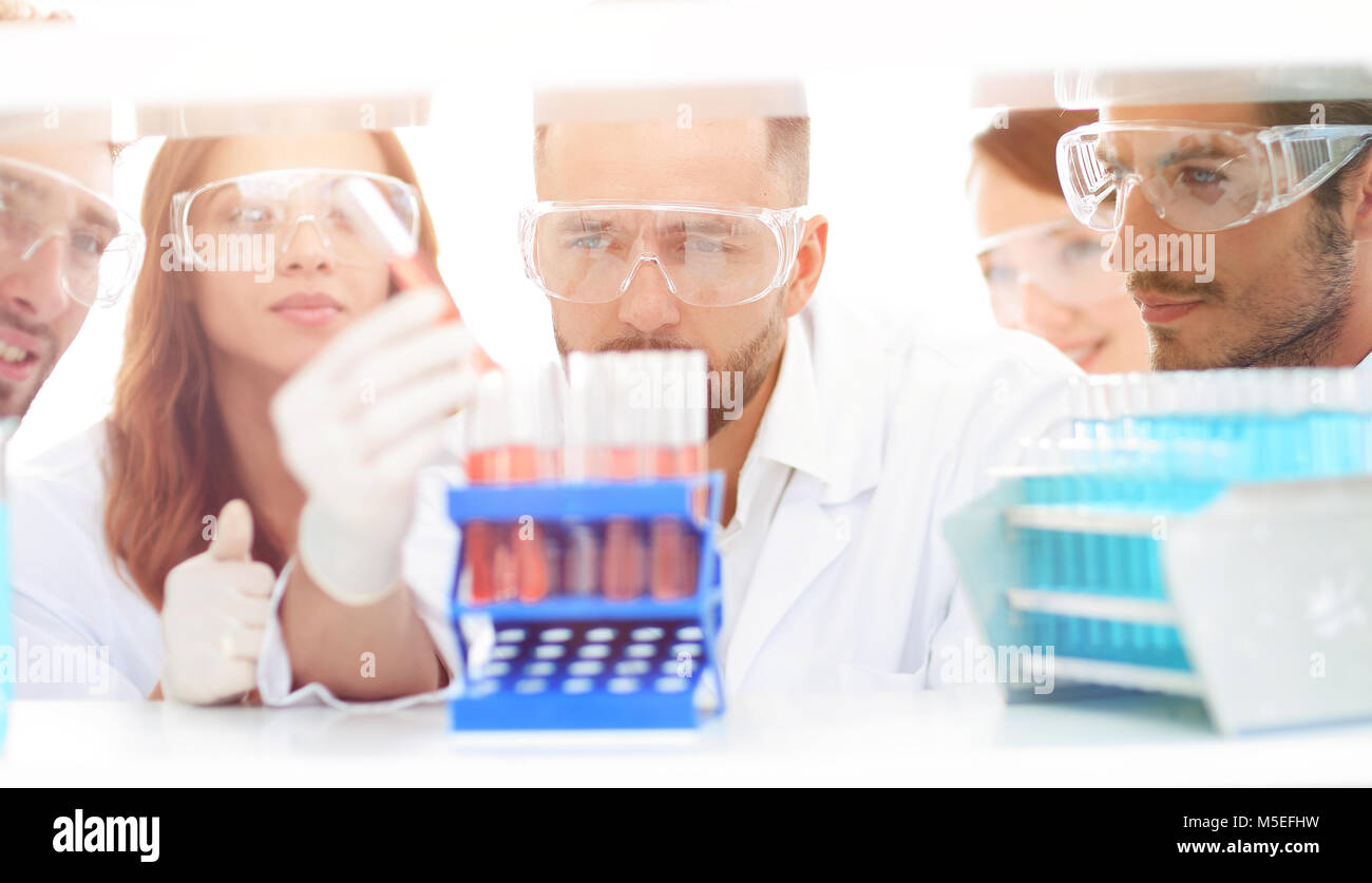 closeup of a group of scientists and pharmacists in the laborato Stock ...