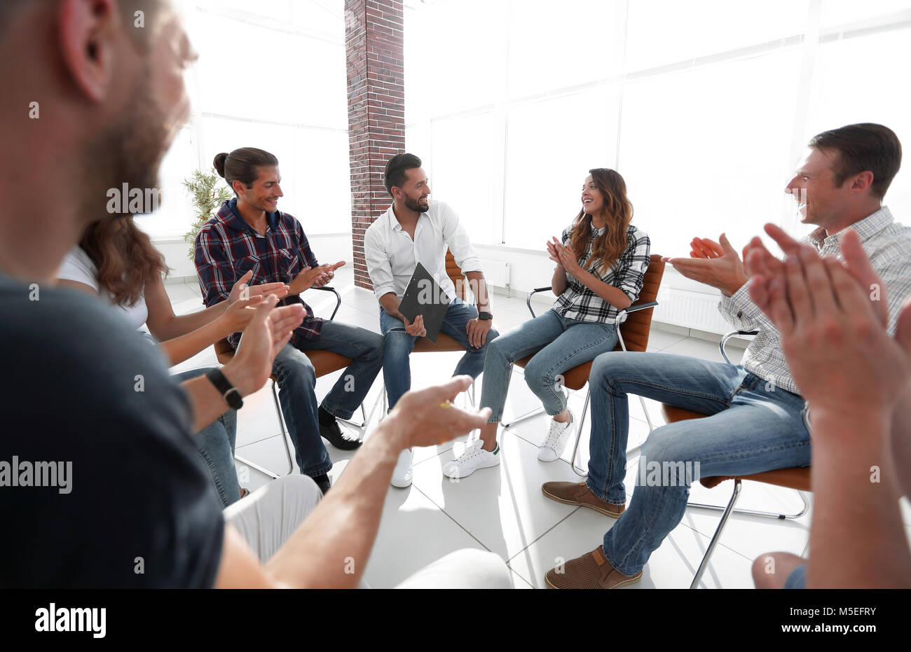 Business people are applauding Stock Photo - Alamy