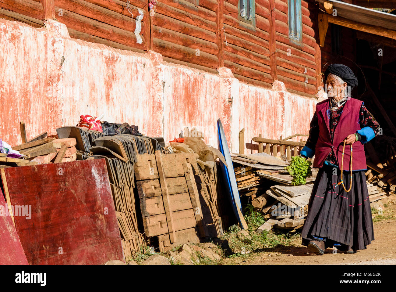 The matriarch of the Agao family. Very difficult getting her picture ...